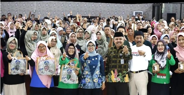 Meningkatkan Nilai Budaya Lokal melalui Pemberian Cinderamata Produk ...